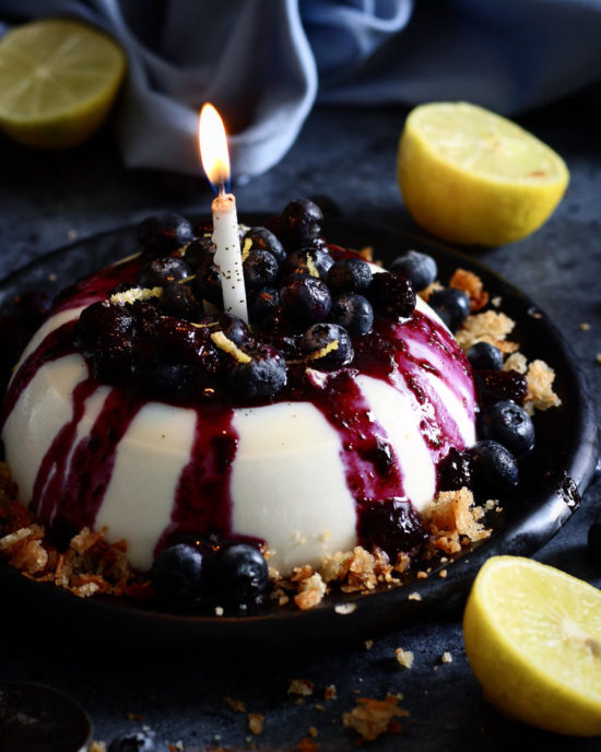 BEST VANILLA PANNA COTTA with blueberry compote