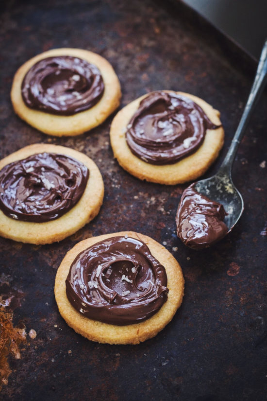 SHORT BREAD COOKIES WITH NUTELLA - Bake with Shivesh