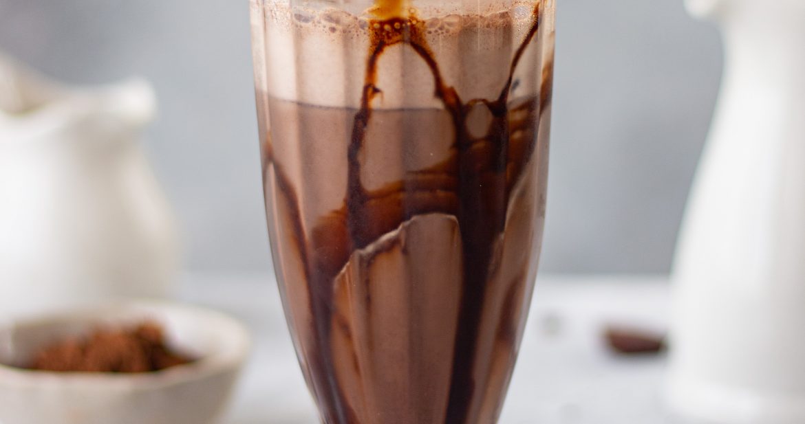 Chocolate shake: 4 ingredients! - Bake with Shivesh