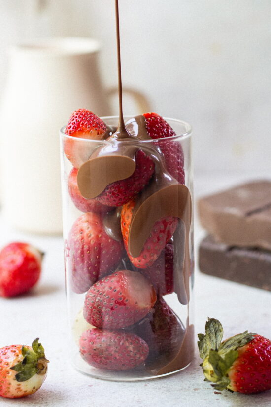 LONDON’S VIRAL CHOCOLATE STRAWBERRY - Bake with Shivesh