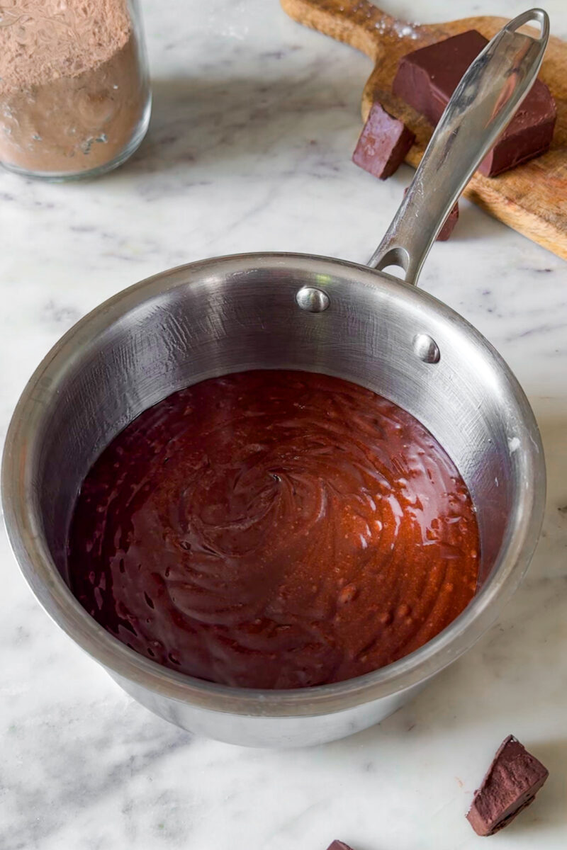CHOCOLATE CAKE IN SAUCEPAN - Bake with Shivesh