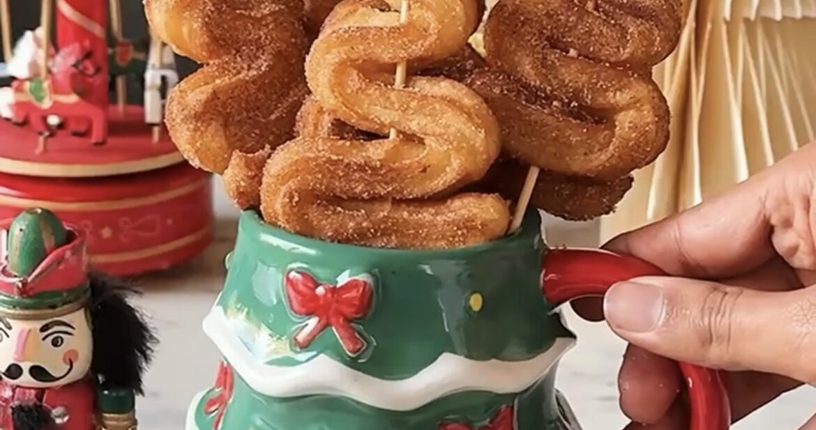 6- INGREDIENT CHRISTMAS TREE CHURROS - Bake with Shivesh