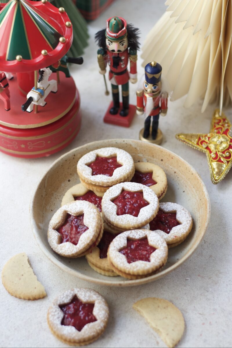 SPITZBUBEN COOKIES (LINZER COOKIES) - Bake with Shivesh