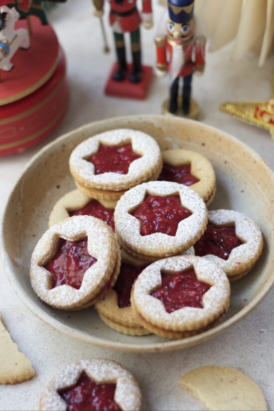 SPITZBUBEN COOKIES (LINZER COOKIES) - Bake with Shivesh